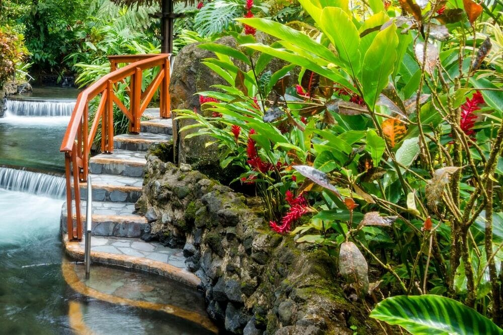 Cara Membuat Relief Tebing Taman, Cepat dan Simpel! - Pinhome